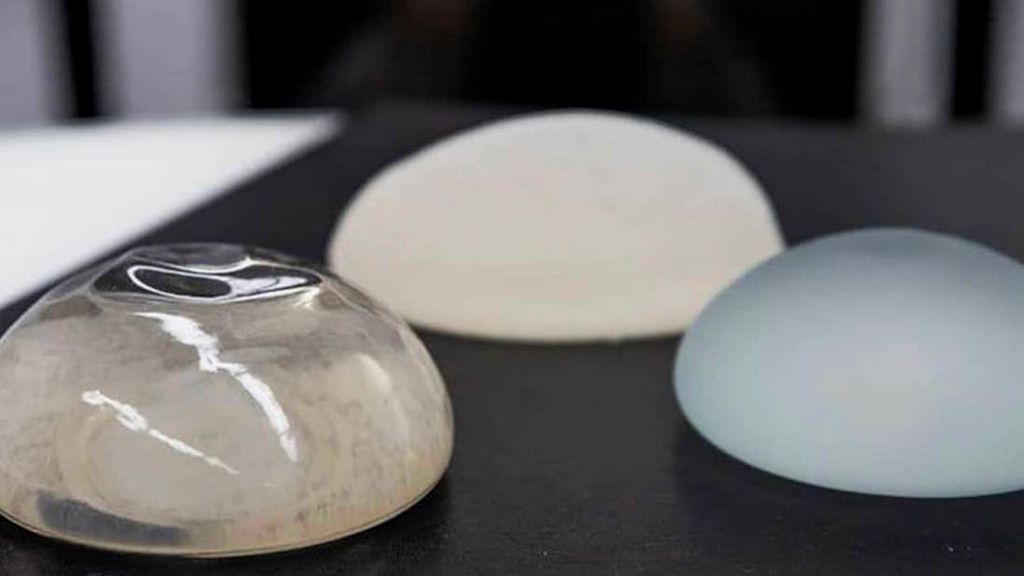 Prótesis mamaria redonda de superficie plana (lisa)